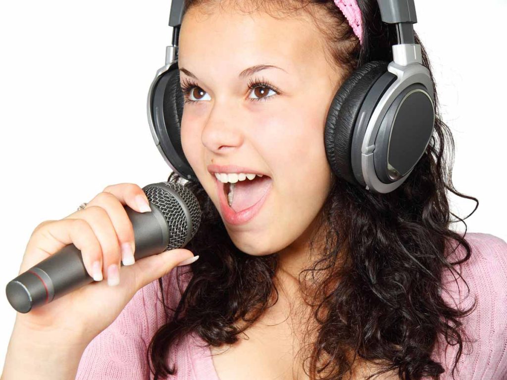 6 ways to learn English by listening to music | EnglishRadar